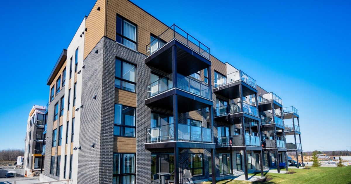 St-Laurent Two Toned James Hardie Siding | Doman